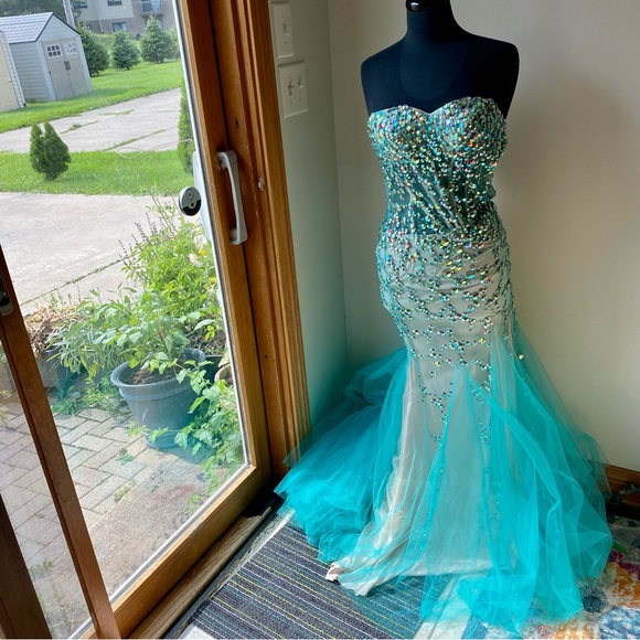 Mori Lee | Dresses | Mori Lee Madeline Gardner Mermaid Gown Prom Formal ...